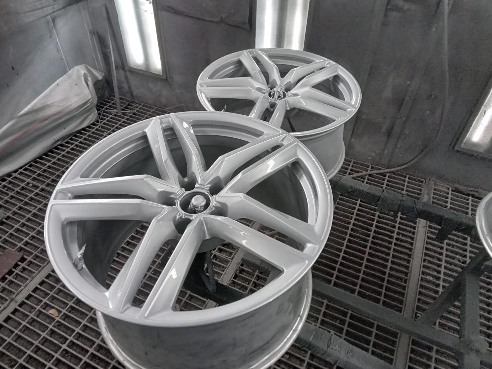 Premium Auto Body Shop | Car Repair Experts | BM Refinishing LTD
